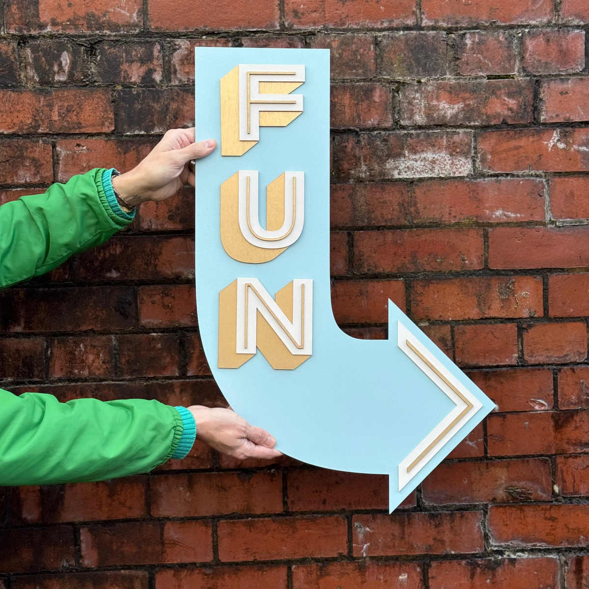 ONE OFF FUN ARROW SIGN – Modo Creative